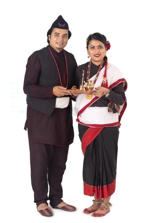 A newari couple holding a puja thali - Photos Nepal