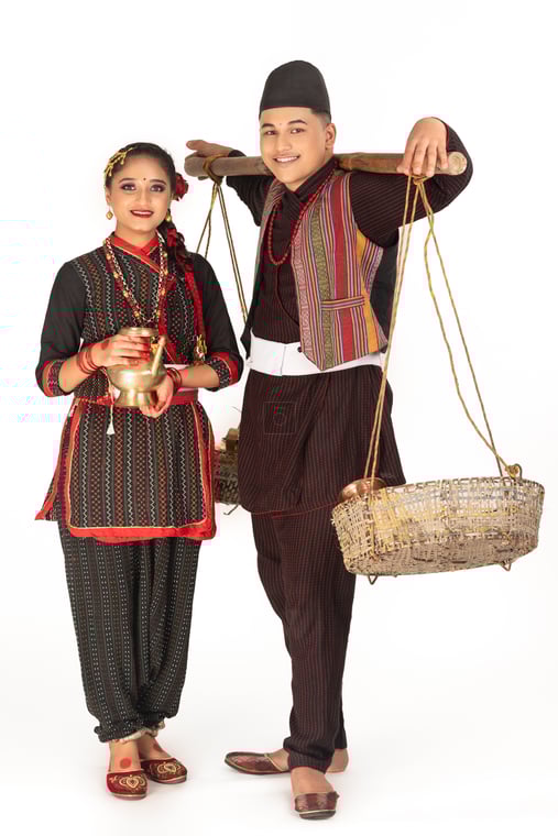 A smiling Newari couple holding a kharpan and karuwa - Photos Nepal