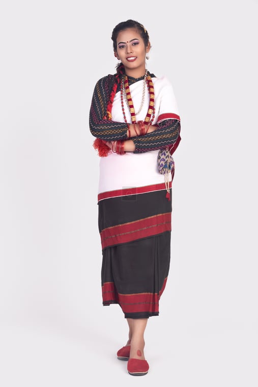 A Newari woman in Hakupatasi folding her hands - Photos Nepal