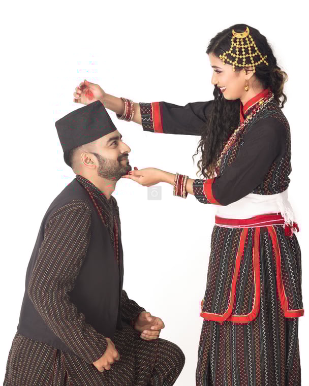 A beautiful Newari couple in love - Photos Nepal